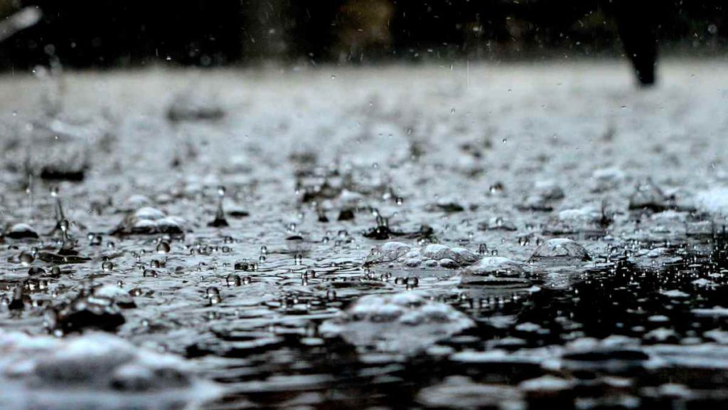 Delhi Braces for Rainfall and Thunderstorm as Minimum Temperature Dips ...