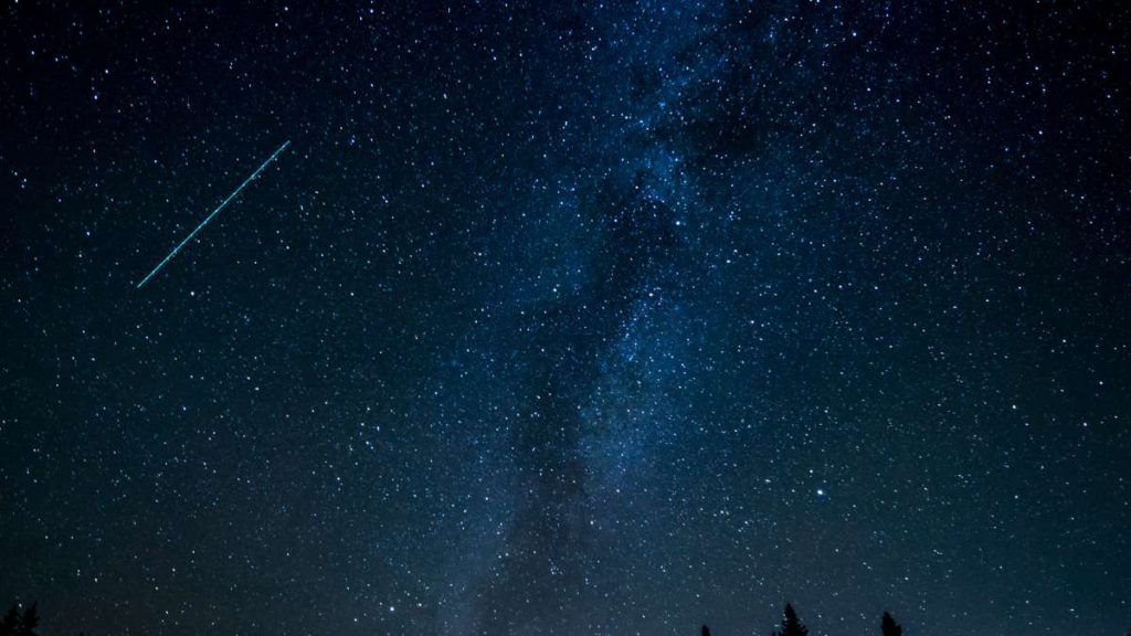 Human-Made Satellite BlueWalker 3 Outshines Celestial Objects in the ...